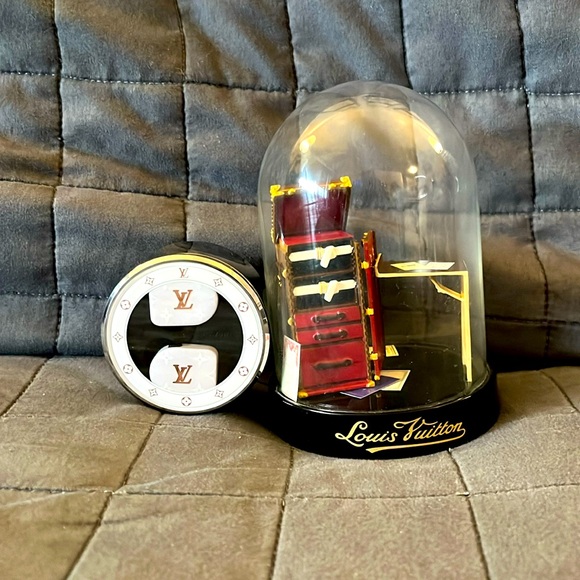 Louis Vuitton | Headphones | Louis Vuitton Ear Buds Along With A Globe ...